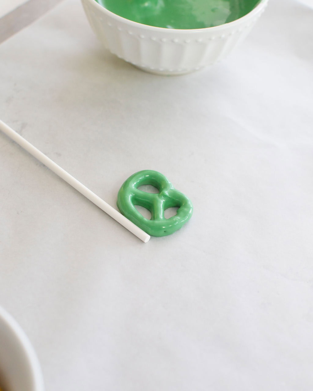 Shamrock Pretzel Pops (St. Patricks Day Dessert) - Best Friends For ...