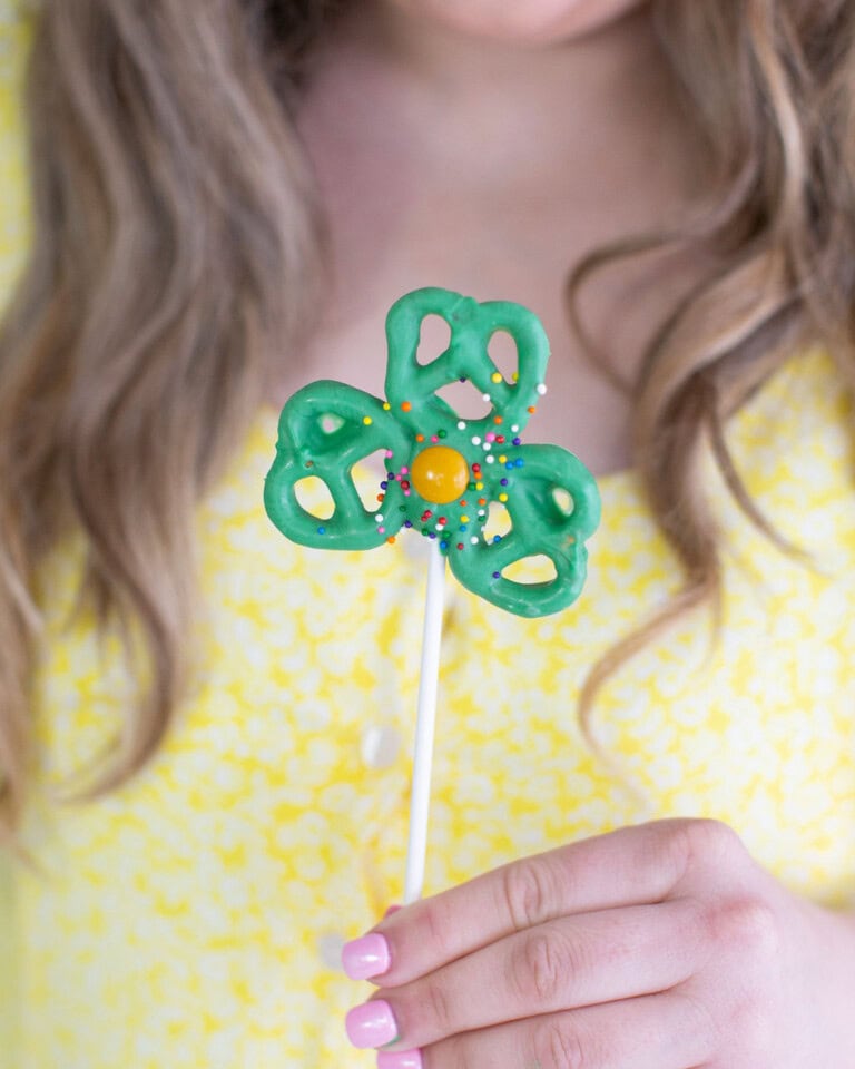 Shamrock Pretzel Pops (St. Patricks Day Dessert) - Best Friends For ...