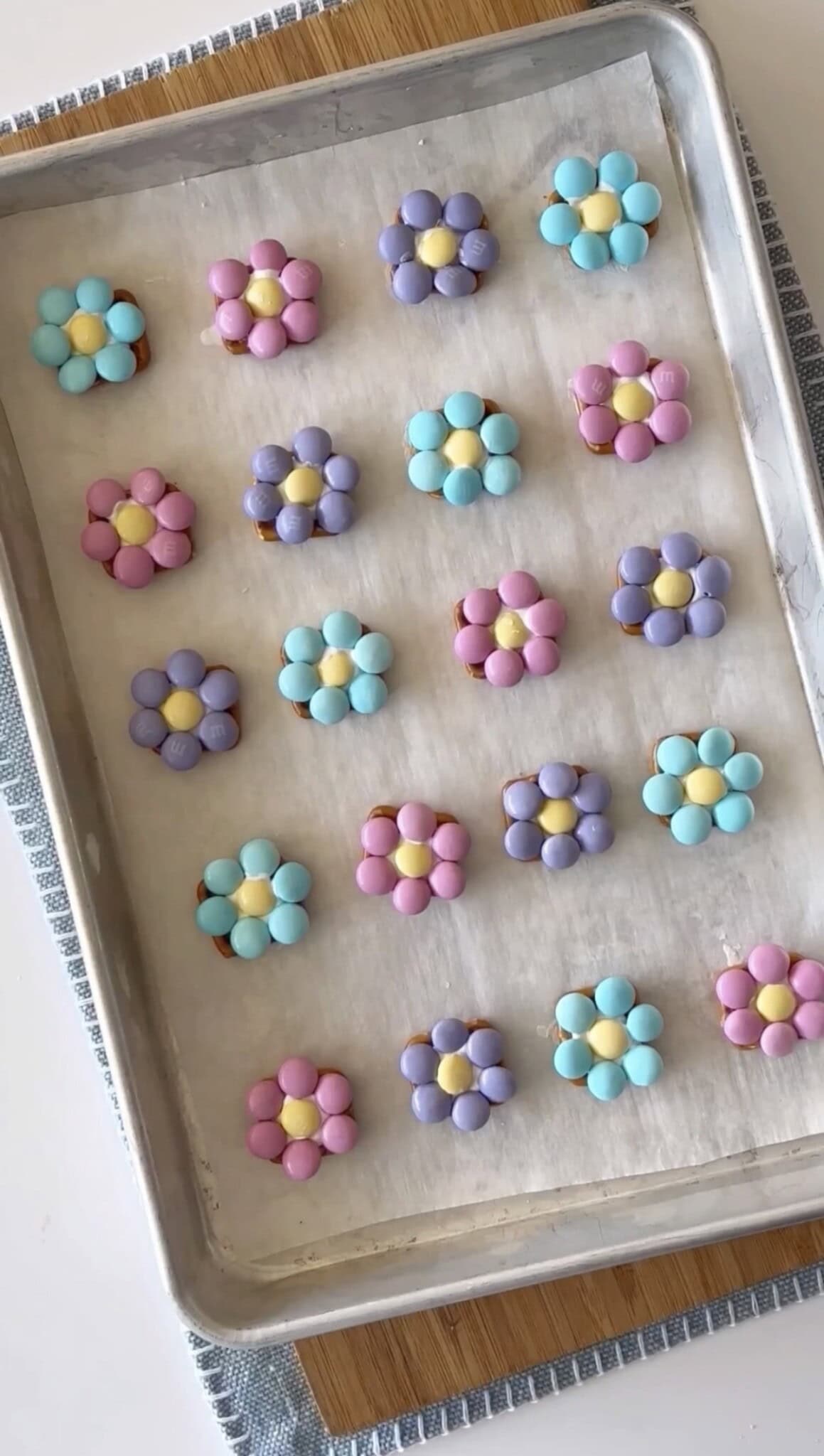 Spring Flower Pretzel Bites - Best Friends For Frosting